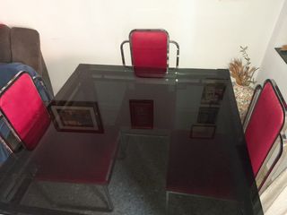 Tavolo in vetro quadrato