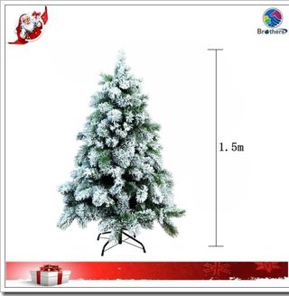 Albero di natale innevato