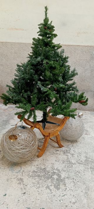 solo albero 🌲€40 con sfere €85 solo sfere €45