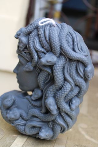 Candela Medusa . Testa donna