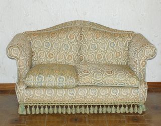 Divanetto 2 posti in tessuto damascato