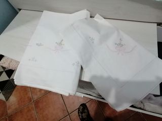 Lenzuolo con due federe ricamato