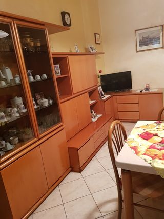 Mobile tinello con tavolo e quattro sedie