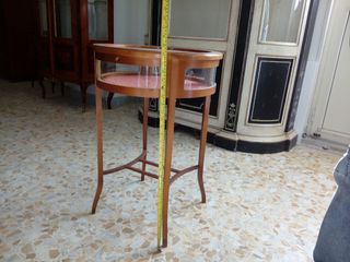 Tavolino corcolare bacheca