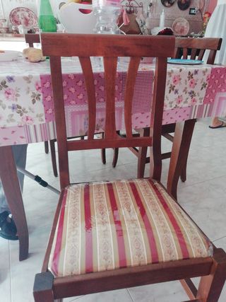 4 Sedie in legno marrone