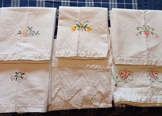 Stock teli in lino ricamati vintage