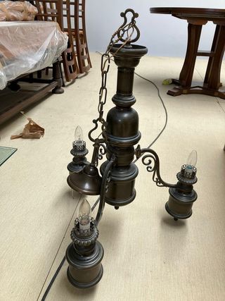 Antico lampadario in bronzo