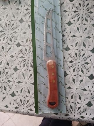 Coltello formaggio con manico in legno