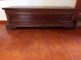 Cassapanca in noce del 700