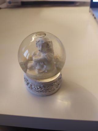 Pallina di neve con angioletto