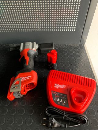 rivettatrice a batteria milwaukee M12