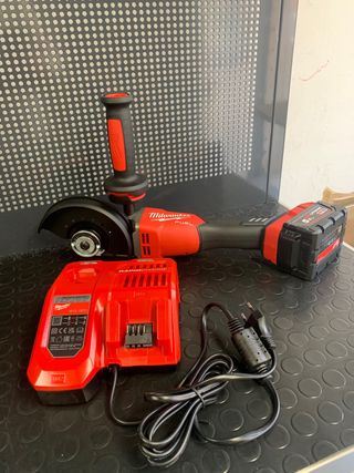 smerigliatrice a batteria milwaukee completa