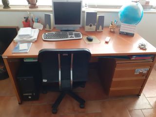 Scrivania completa. solo vendita di presenza