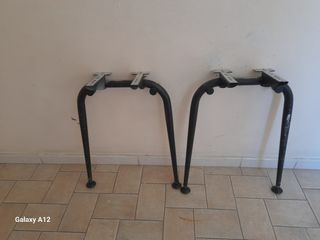 Piedi per scrivania neri