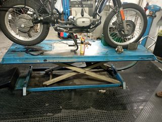 Ponte sollevatore moto idraulico