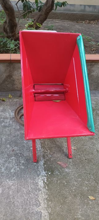 Macchinetta piggiatrice a manovella