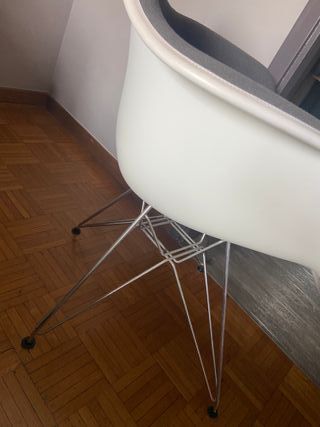 n.2 poltroncine grigie e bianche