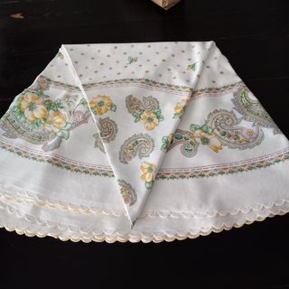 Tovaglia rotonda 8 posti  con tovaglioli