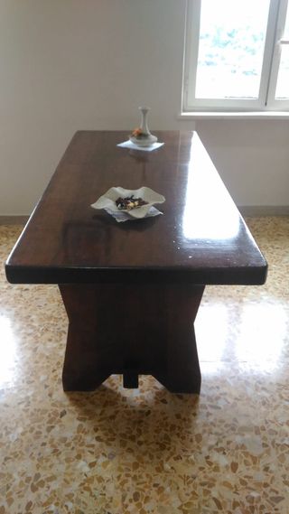 Tavolo in legno massiccio