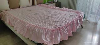 Copertina leggera trapuntata con balze color rosa