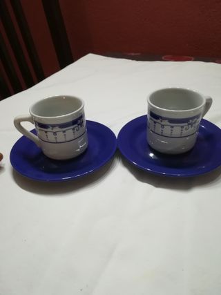 Coppia tazzine da caffè con piattini