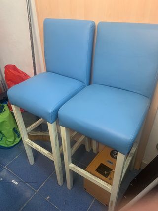 sgabello in legno e tessuto