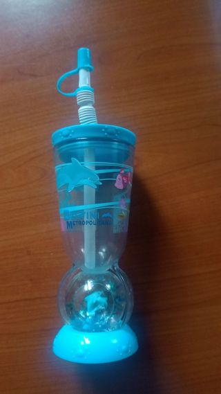 Bicchiere con cannuccia