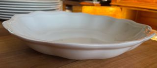 Piatto da portata in porcellana bianca