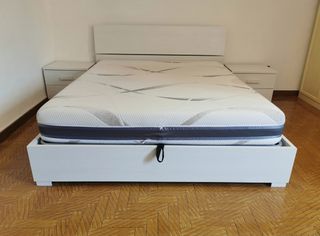 Letto Matrimoniale, comodini e materasso