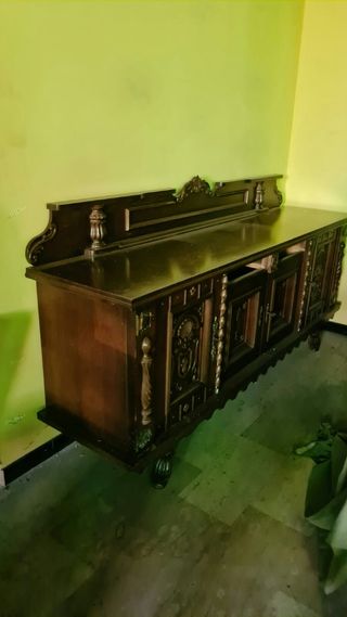 Soggiorno in legno stile classico