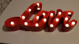 Scritta Love luminosa