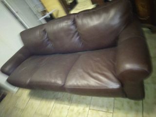 Divano iñ pelle