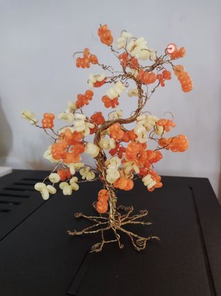 Alberino con perline gialle e arancione