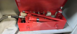 Martinetto idraulico per carrozzeria