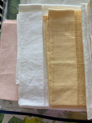 Asciugamani in lino con orlo a giorno