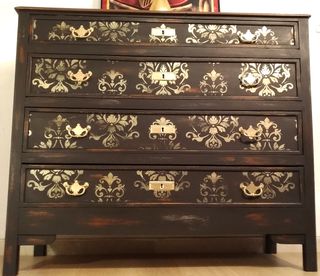 Comò Cassettiera dipinta a mano nera e oro