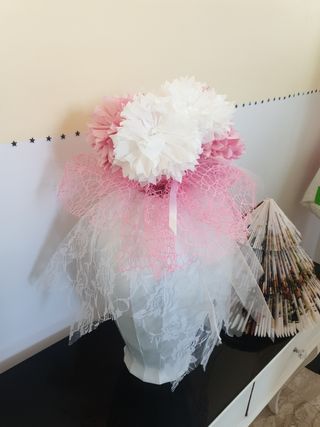 Vaso in restyling bianco con fiori