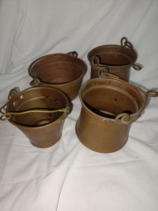 Piccoli contenitori antichi in rame