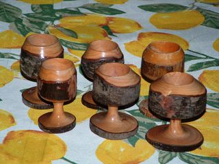 Portauova artigianali in legno.