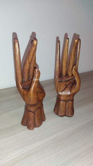 Porta Anelli Mani in Mogano