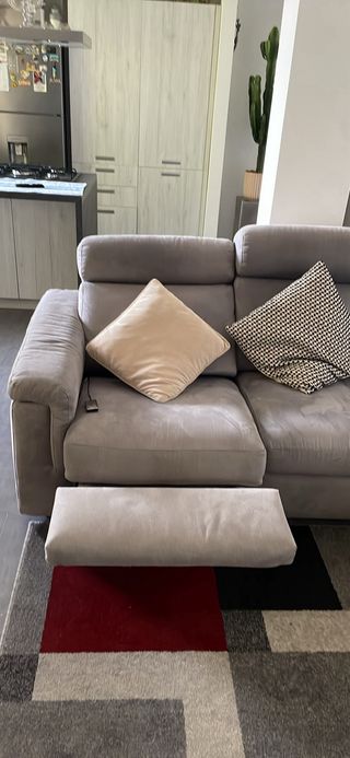 divano con penisola e movimento relax