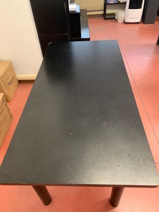 Tavolo nero da ufficio