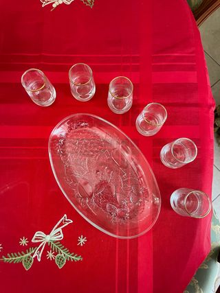 bicchierini da liquore con vassoio