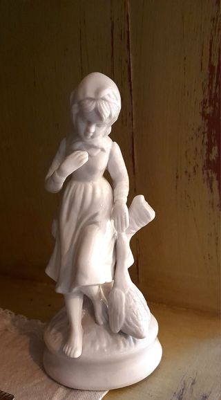 Statuina vintage in porcellana