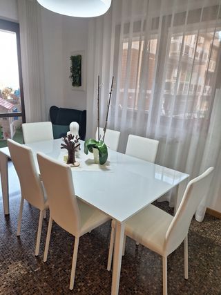 Tavolo Pentagon Calligaris con sedie