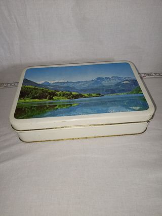 Contenitore in latta vintage