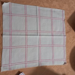 Tovaglia rotonda con tovaglioli