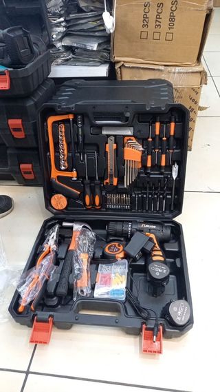 offerta speciale Kit  con trapano a con 2 batteri