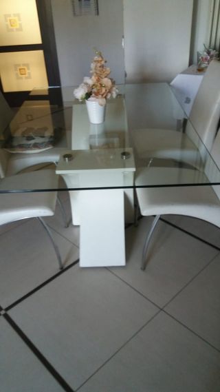 Tavolo di vetro 160 x 110 con 4 sedie
