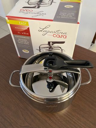 Pentola a pressione nuova